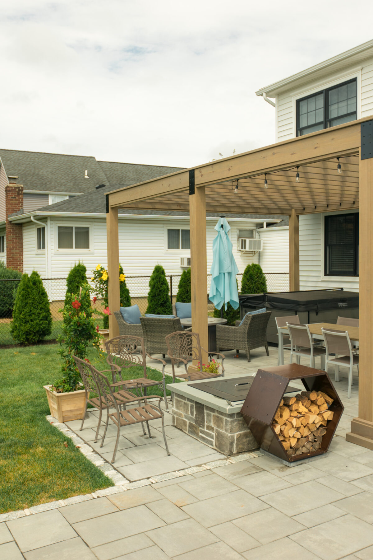 The Modern Residential Pergola - Pencroft
